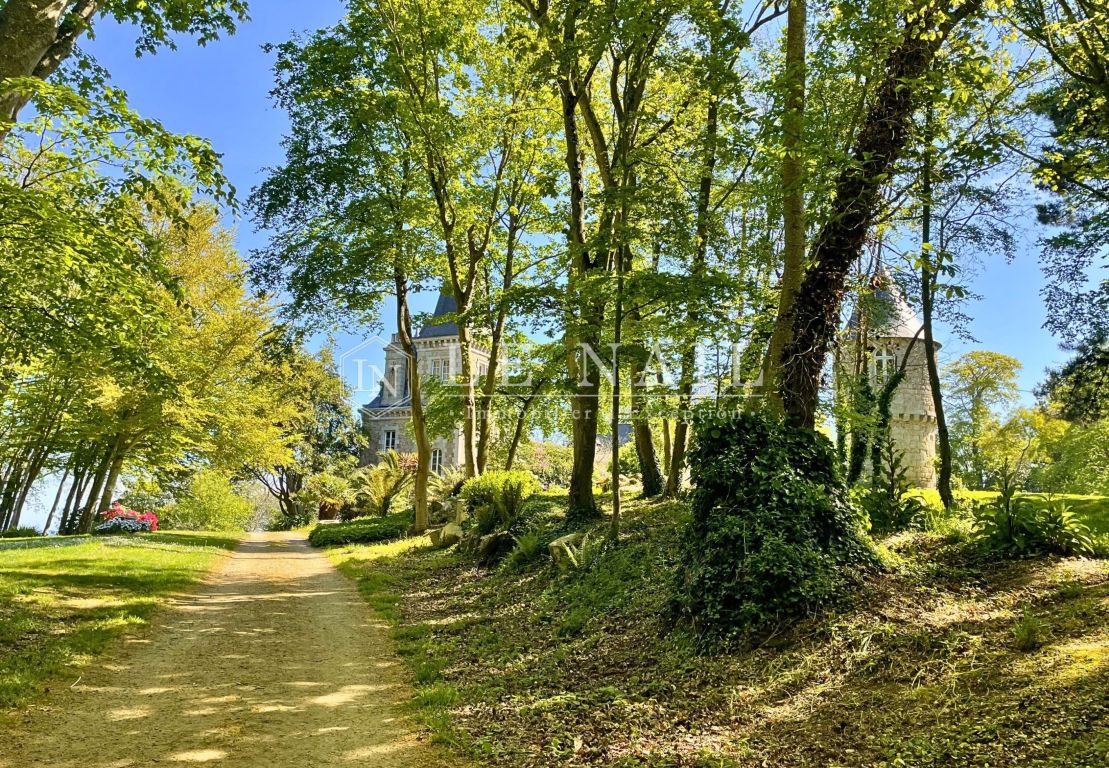 Château à vendre avec vue mer exceptionnelle en Bretagne